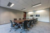 China AE85 Conference Room Movable Glass Partitions - 68mm/89mm/105mm Thickness with 800N Sealing Force for sale