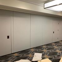 China Operable Partition Wall System 68-105mm Thickness with 52-56dB Soundproof Rating for Conference Rooms for sale