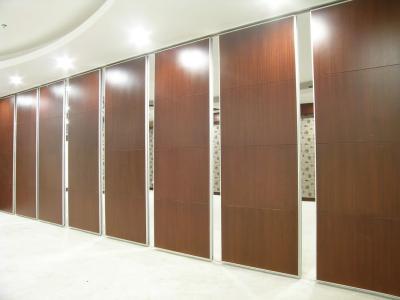 China Movable Room Divider Operable Wall 68-105mm Fabric MDF Hard Cover for Conference Room for sale