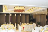 China Top Suspension Aluminum Track Folding Partition Walls Glass Movable Wall 68mm 105mm Thickness for sale