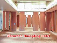 China Customizable Wooden Partition Wall 68mm Thickness 42dB Sound Insulation 304 Stainless Steel Rollers for sale