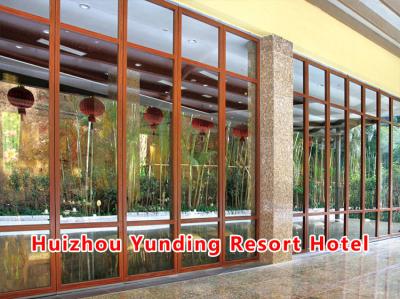 China Tempered Glass Partition Wall 108mm 90mm Foldable Divider 3000mm Height 30-42dB Sound Insulation for sale