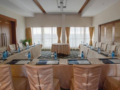 China Soundproof Movable Partition Wall 800N Sealing Power 40N/m Magnetic Attraction Hotel for sale
