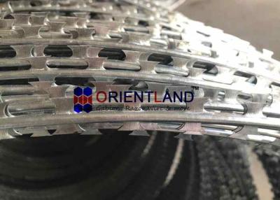 China Concertina Razor Barbed Wire Security Fence 14-16m Length 960mm Coil Diameter for sale