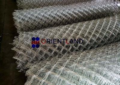 China Galvanized Steel Chain Link Fence Fabric 3.0mm Diameter with Diamond Mesh Roll in 1m-3.6m Heights for sale