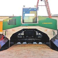 China 75HP Crawler Compost Turner for Organic Waste Fermentation 2400mm Turning Width for sale