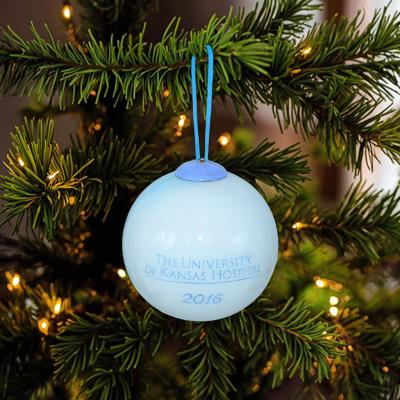 China Customized Hand Painted Christmas Tree Decoration Glass Ball with Size and Logo Custom for Party Personalized Glass Ornament for sale