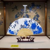 China Handpainting Traditional Eco-Friendly Personalized Bamboo Paper Folding Fan with Customizable Pattern for Wedding for sale
