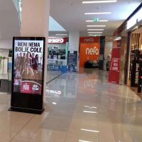 China Floor Standing Digital Signage 42-65 Inch with 1920x1080 Resolution and Bluetooth Connectivity for Indoor Advertising for sale