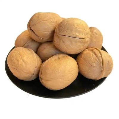 China Chinese Factory bulk sale high-quality Xinjiang big walnuts in shelled and dried fruits and nuts Amazon’s best-selling products for sale