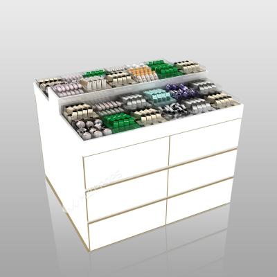 China Makeup Retail Store Table White Wooden Sample Island In The Middle For Branding Display Furniture And Fashion-Forward Shop Table for sale