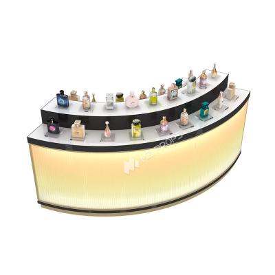 China Perfume Store Rack Curved Boutique Display Platform for Beauty Display Cabinet and Skincare Shop Interior Design for sale