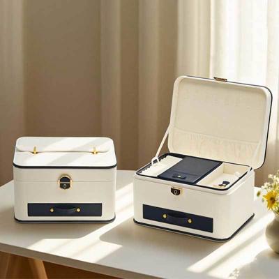China Premium Customizable PU Leather Jewelry Box with Mirror for sale