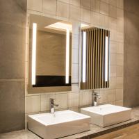 China High End LED Full Length Lighted Bath Vanity Mirror with Rust Resistant Chassis for sale