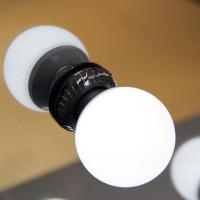 China G60 24pcs Bulbs Light Up Makeup Mirror High Definition For Wall Mounting for sale