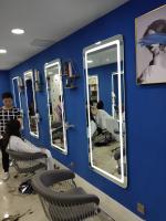 China Barber Shop LED Light Wall Mirror Easy Cleaning Modern Design Fog Resistant for sale