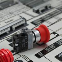 China 22mm Emergency Mushroom Push Button Switch XB2-BT42 with Lockout 10A Max. Current for sale