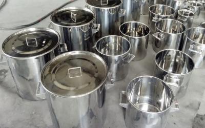 China 316L Stainless Steel Milking Machine Bucket Drum 5L-50L Capacity with 1.2mm Wall Thickness Mirror Polish for sale