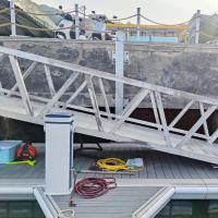 China Loading Capacity 300kgs/Sqm Marine Aluminum Gangways Ramps Floating Dock Pontoon for sale