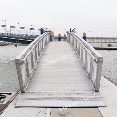 China Customizable Floating Dock Marine Aluminum Gangways Ramps With 1.1m Height Handrail for sale