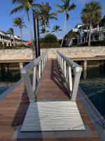 China Marine-grade Aluminum Alloy 6061 T6 Gangway with 1.1m Height Handrails and Bolted Installation for Floating Docks for sale