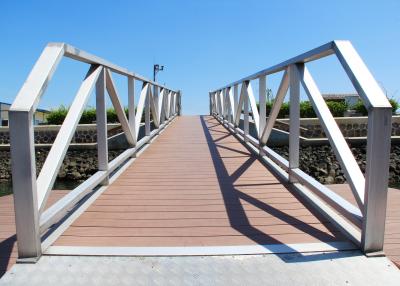 China Customizable Floating Dock Marine Aluminum Gangways Ramps With UHMW Rollers And Handrails for sale