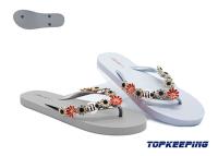 China Diamond Women PE Flip Flop With Metal Luster Textured Strap for sale