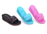 China EVA Pink Slide Sandal Blue Woman Cute Beach Slipper for sale