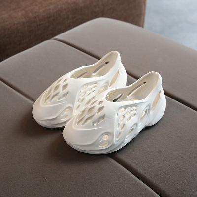 China Thickness 1.5cm Unisex Kids Yeezy Clog Shoe With EVA Shoe for sale