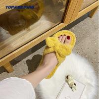 China Custom Womens Plush Fur Slippers With Shock Absorbing Midsole for sale
