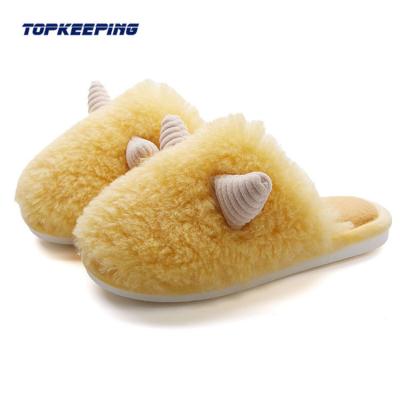 China Regular Fit Ladies Plush Indoor Slipper With Shock Absorbing Midsole for sale