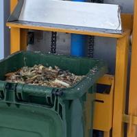 China 2000kgs Automatic Food Waste To Fertilizer Machine Vegetable Waste Recycling for sale