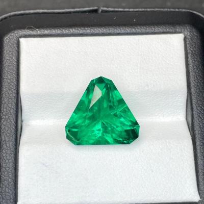 China Al2O3 Green Sapphire Stone Gem with Classic Cut - 9 Mohs Hardness, 2040℃ Melting Point for Industrial Applications for sale