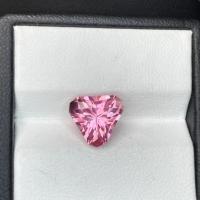 China Al2O3 Trigonal Pink Sapphire Gem with Oval Cut for Rings - 9 Mohs Hardness, 2040°C Melting Point for sale