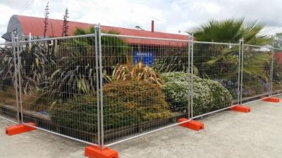 China Galvanized PVC Temporary Fence Panels 6'×9.5′ with 50×100mm Mesh for Canadian Construction Sites for sale