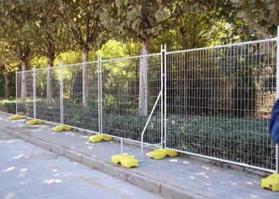 China 2.1m x 2.4m Australia Retractable Temporary Fence with 2.5-5mm Wire Diameter and Square Hole Mesh Design for sale