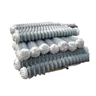 China Hot Dip Galvanized 6Ft Diamond Chain Link Fence with 2.5-5mm Wire & 40-100mm Mesh Options for sale