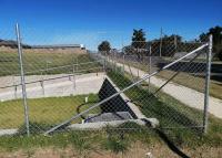 China ISO9001 9 Gauge Cyclone Wire Diamond Chain Link Fence - 2.5-4mm Wire Thickness, 6-8 Foot Height for sale