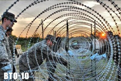 China Anti-Rust Galvanized Concertina Razor Barbed Wire Fence Panels - 2.7mm Core Wire, 0.5mm Blade Thickness for sale