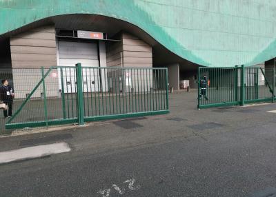 China Manual Drive Cantilever H2m 3D Curved Sliding Fence Gate - 4.0m to 6.0m Width, 1.8m to 2.4m Height Options for sale