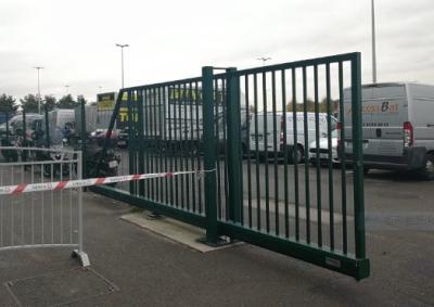 China Dark Green Hot Dipped Galvanised Steel Gate 1000mm Width 1000mm Height Easily Assembled for sale