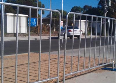 China Portable Powder Coated Crowd Barrier Fencing 2.5m Width with Multiple Foot Options for Event Safety for sale