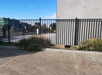 China Black Steel Tubular Pool Fence 7ft Height 2.4m Panel Length Wrought Iron Fencing for sale