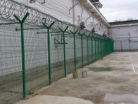 China Razor Barbed Wire Anti-Climb Airport Security Fence 2700-3700mm Height with 4-5mm Wire Thickness for sale