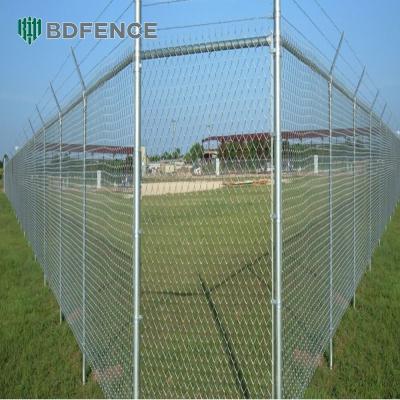China Galvanized Chain Link Tennis Court Fence Netting 2m-6m Height 50mm Mesh Opening for sale