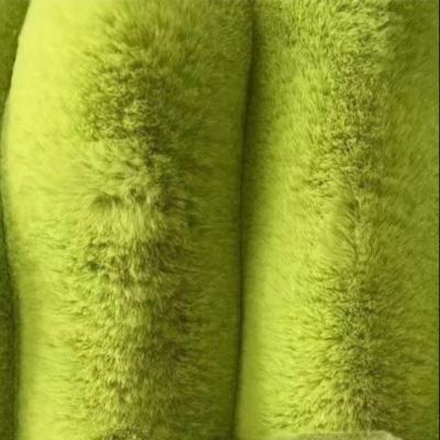 China Custom Color Fluffy Faux Fur Fabric High Static Resistance Soft Polyester Textile for sale