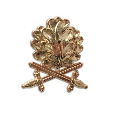 China Custom Double Sword Metal Badge with Oak Leaf Medal Knight Iron Cross Pin Brooch - 8 Day Sample & ISO9000 Certified for sale