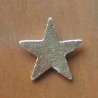 China Custom Gold Star Metal Badge Brooch 3D Lapel Pin - 8-Day Sample, 500K Monthly Capacity, ISO9000 Certified for sale