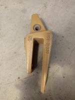 China R455-9 Hyundai Excavator Bucket Teeth Excavator Bucket Teeth Pins 61Q6-31310RC for sale