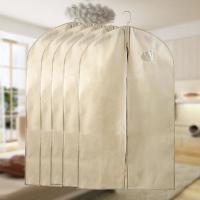 China Business Black Quilted 80gsm 60x100cm Non Woven Suit Cover for sale
